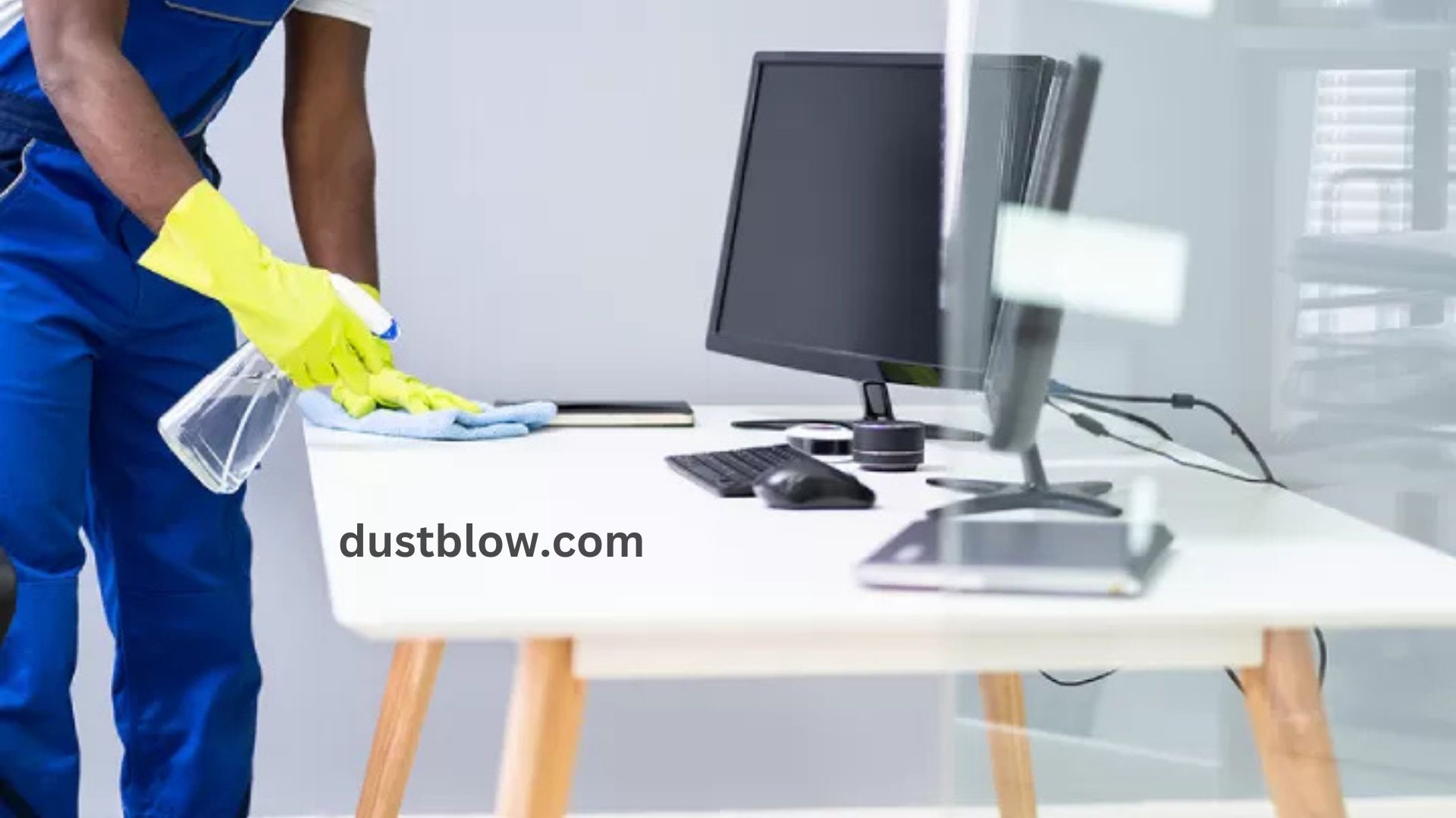 What is the best way to dust and clean a home office? - DustBlow